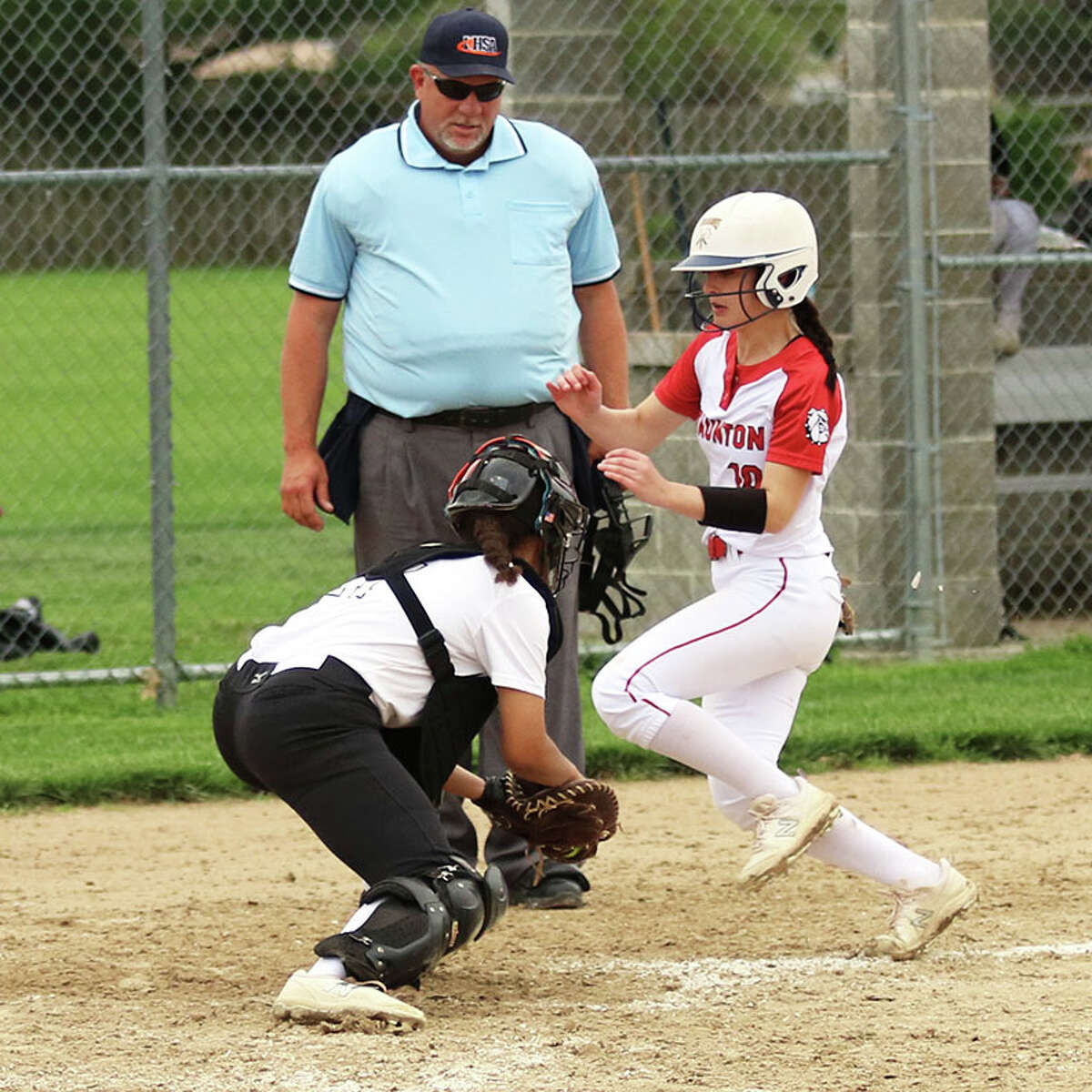 Gillespie Miners softball nears SCC title by beating Staunton Bulldogs