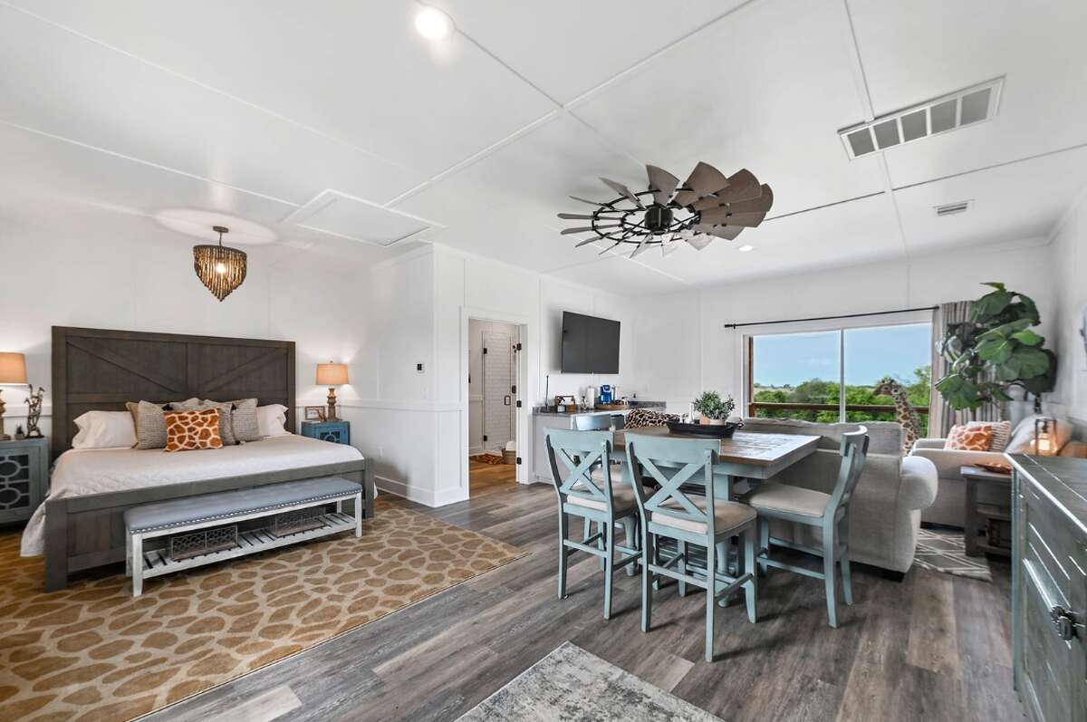 Giraffe, zebras and more: Texas ranch offers exotic wildlife, 'grand ...