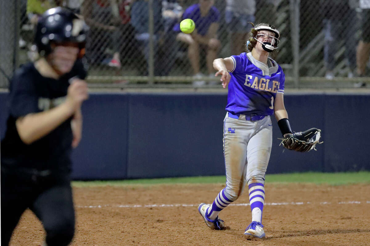 Foster advances to regional quarterfinals in softball playoffs