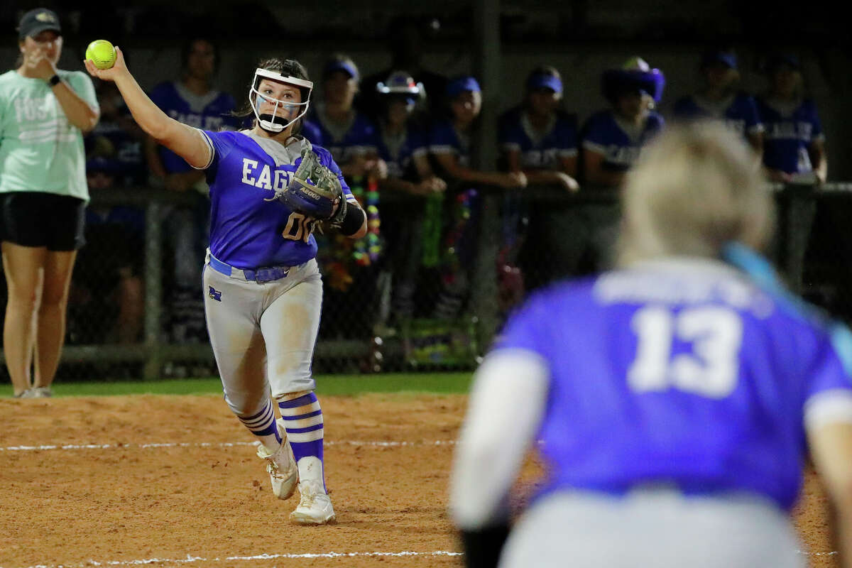 Foster advances to regional quarterfinals in softball playoffs