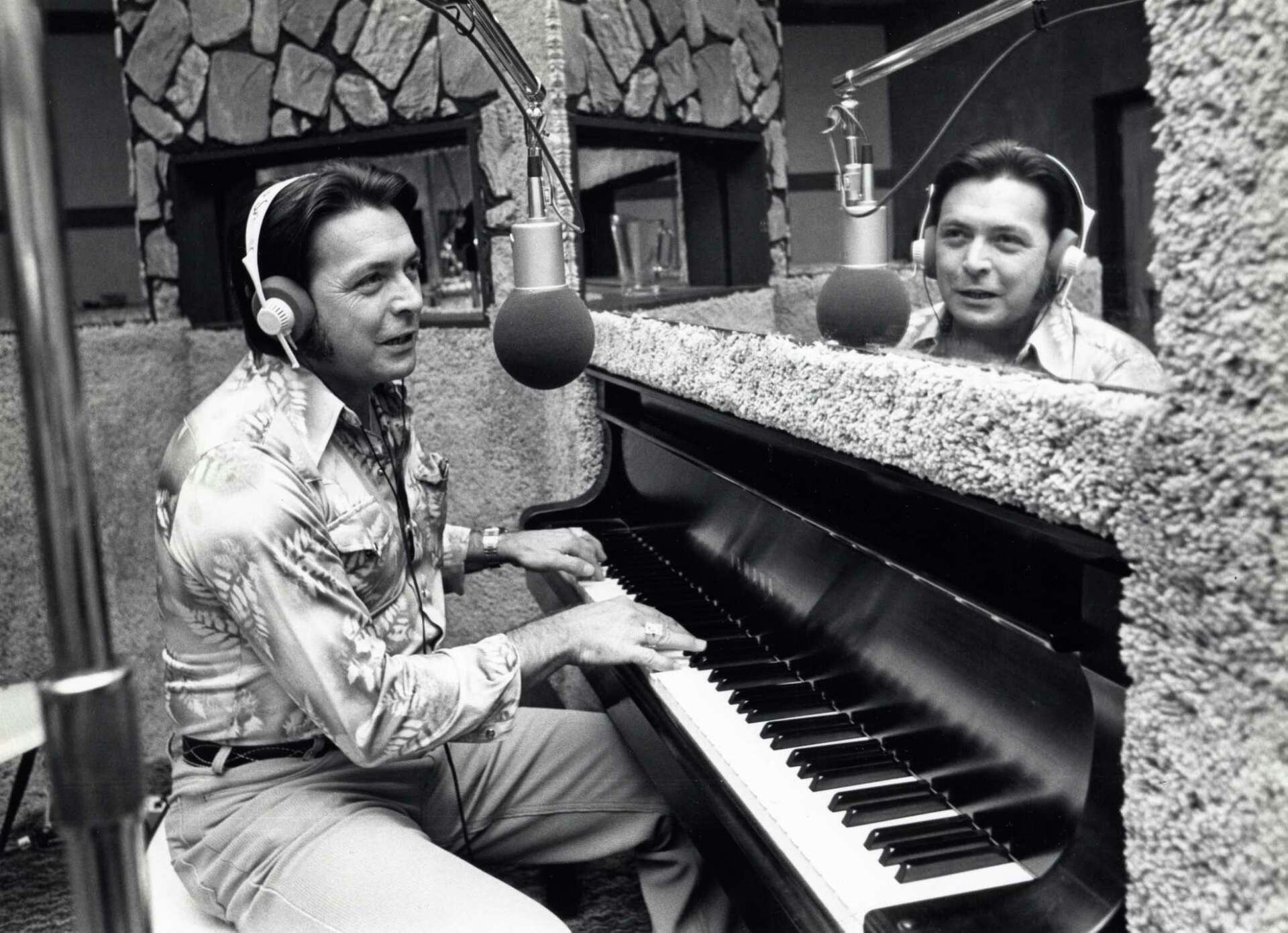 Mickey Gilley, country music icon and 'Urban Cowboy' inspiration, dies ...
