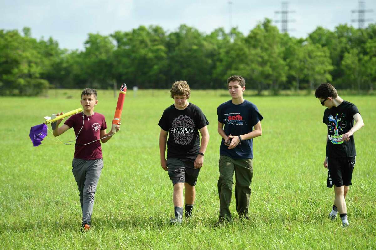Chávez, Seabrook students prepare to launch in national rocket competition