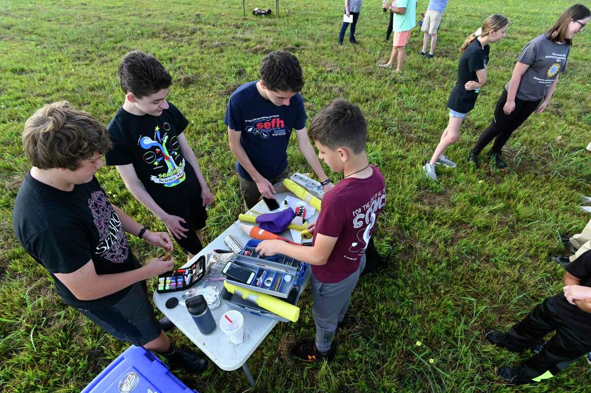 Chávez, Seabrook students prepare to launch in national rocket competition