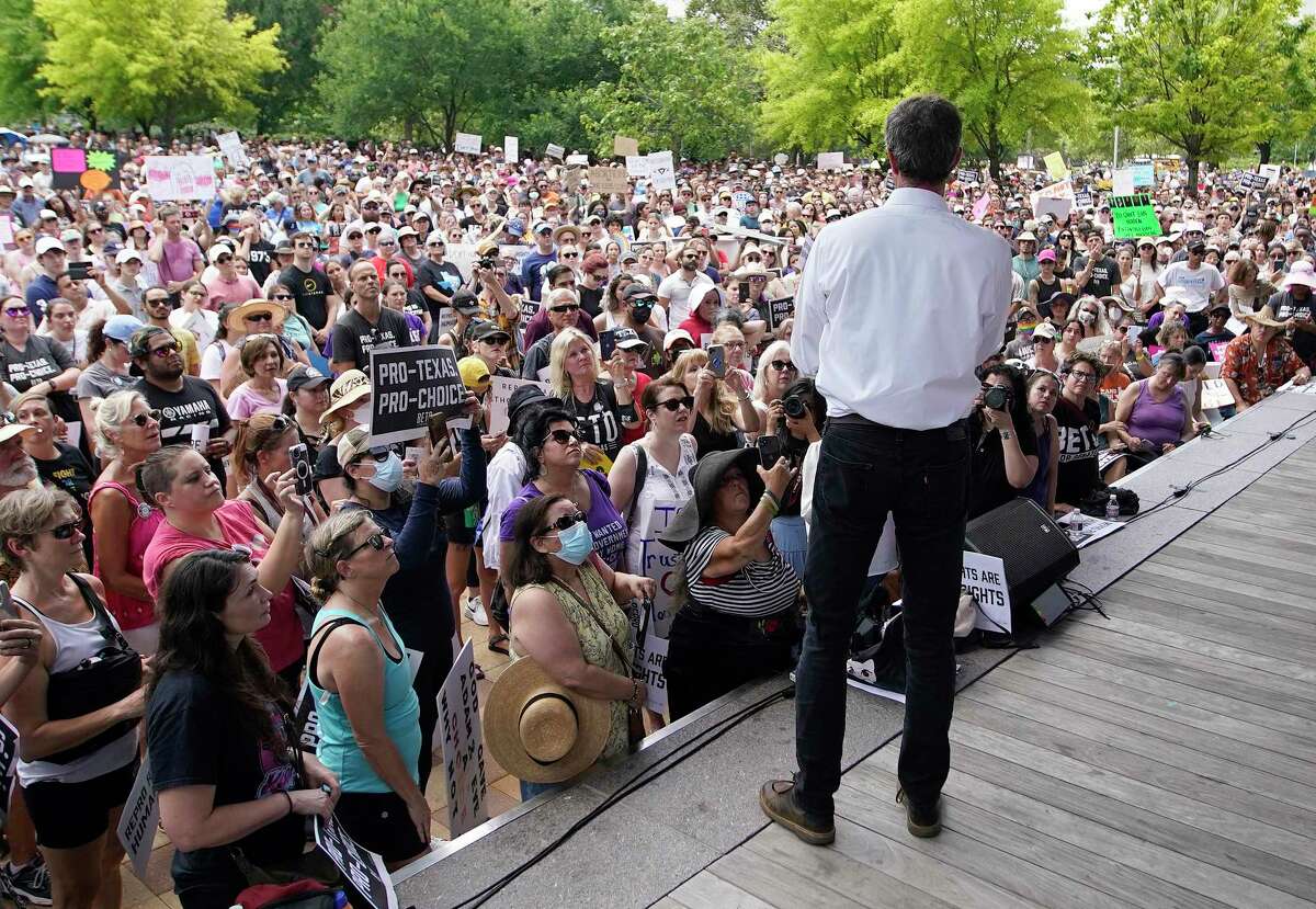 Houston protest on Roe v. Wade: Thousands at rally with O'Rourke