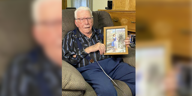Korean War Navy vet searching for lost love he left in Japan 70 years ago