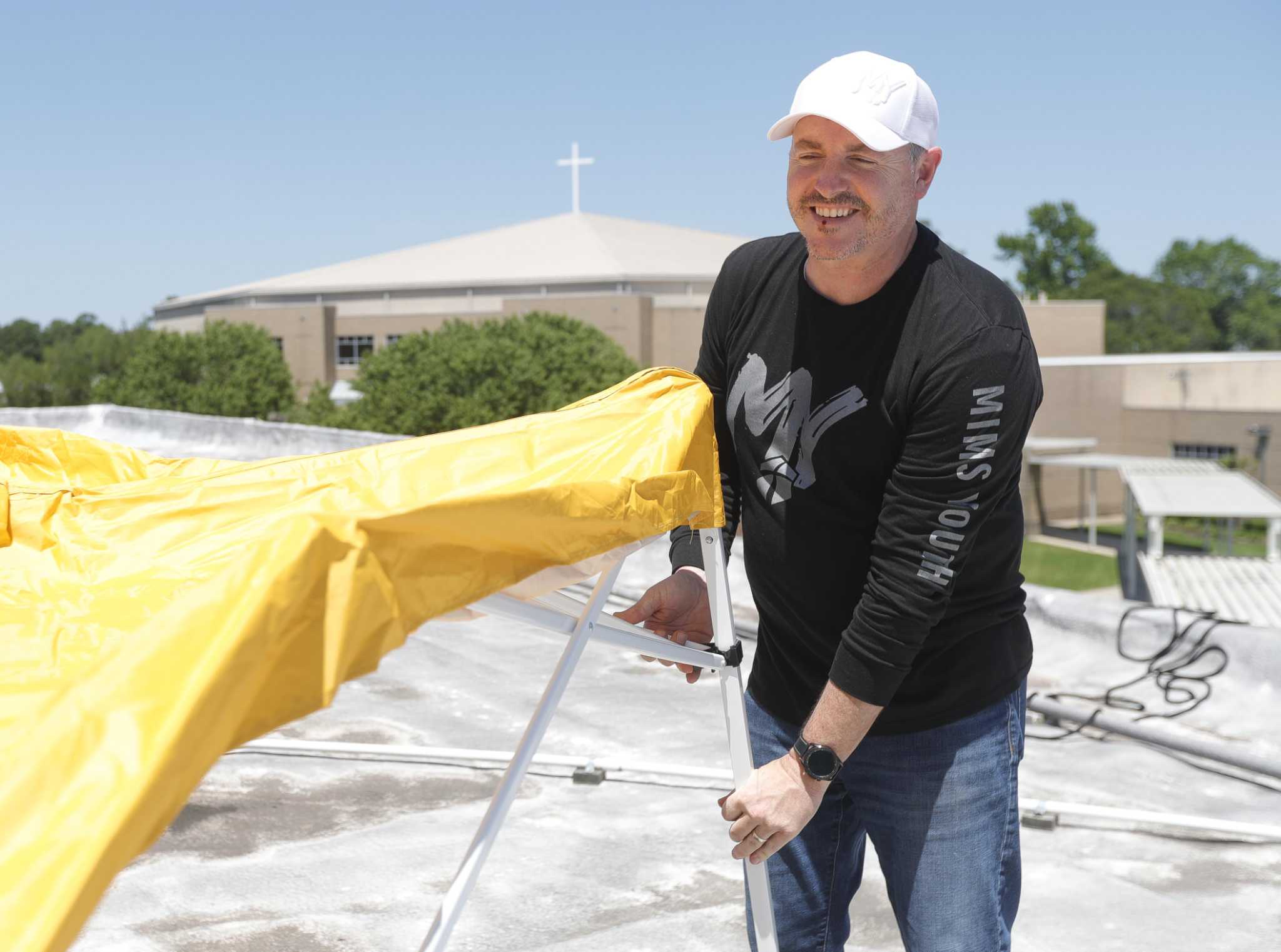 Conroe pastor spends 24 hours on church roof to get teens to camp