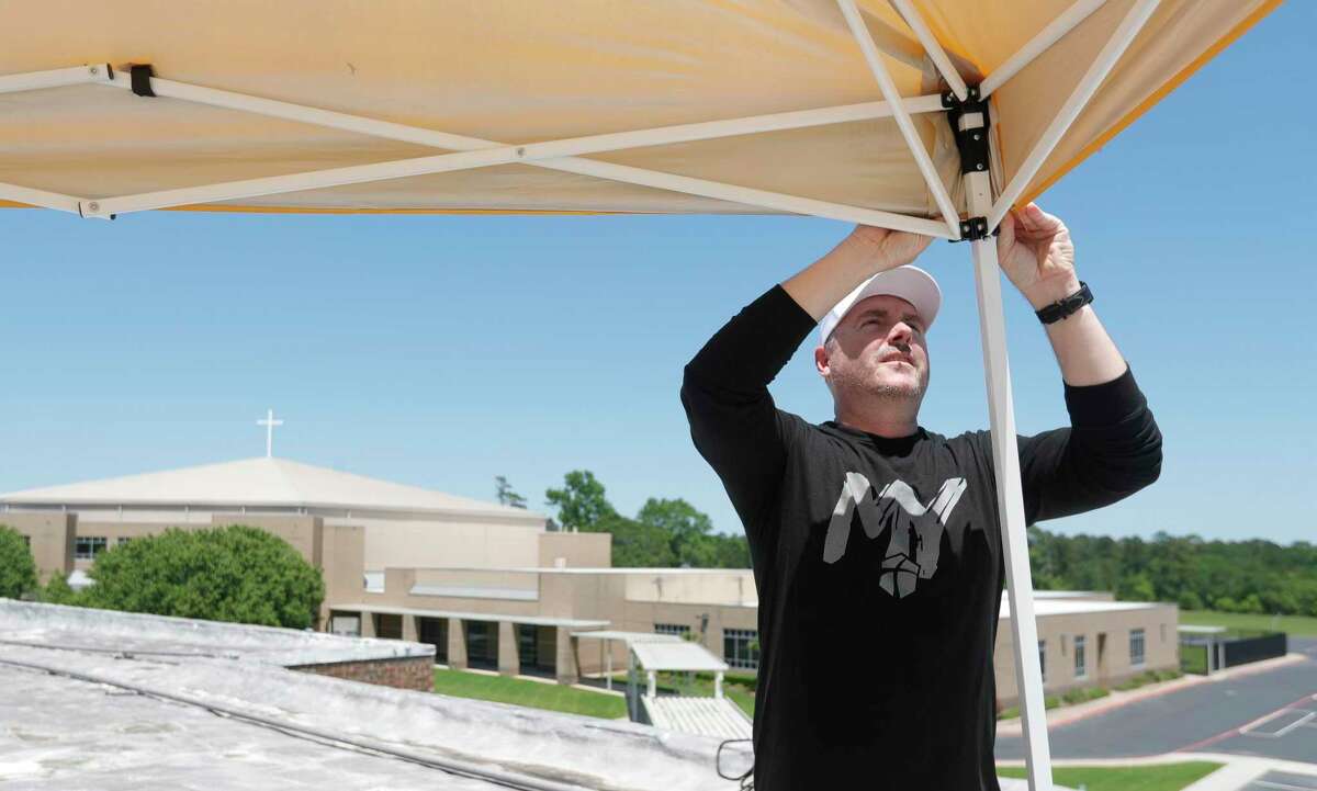 Conroe pastor spends 24 hours on church roof to get teens to camp