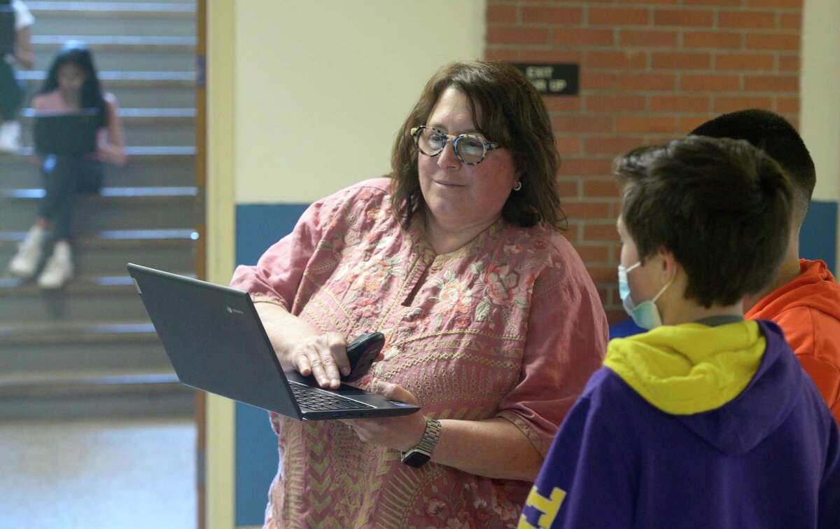 Ridgefield’s Teacher of the Year recognized as ‘caring,’ ‘creative ...