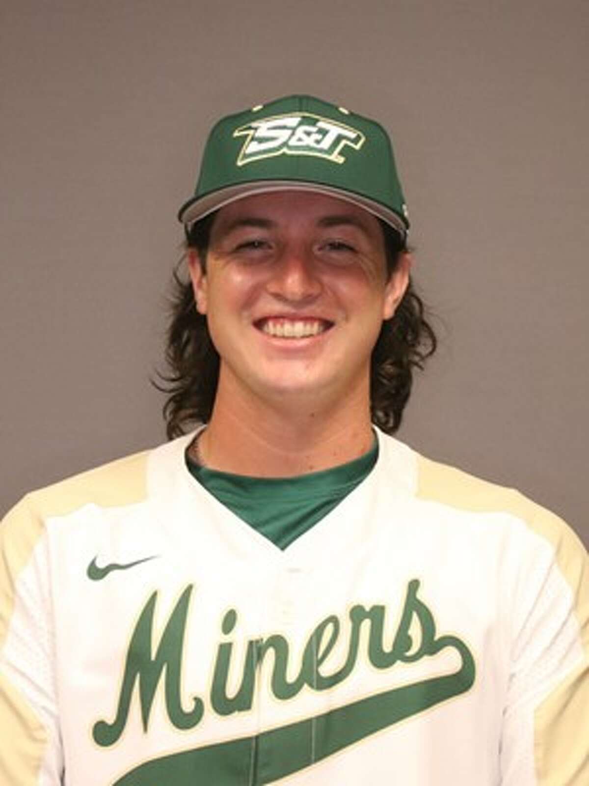 Edwardsville grad Cole Hampton's balancing act goes viral (w/ video)