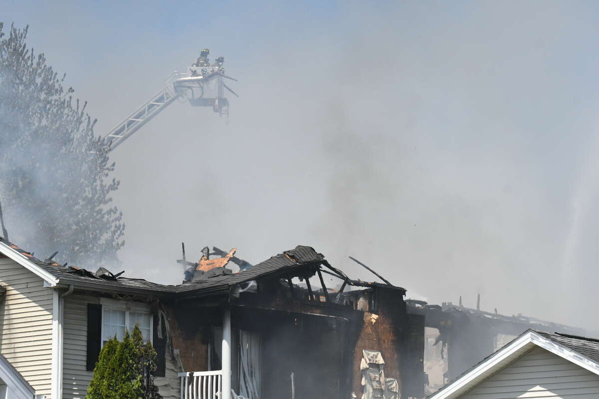 Massive fire consumes Center Island apartment building in Green Island