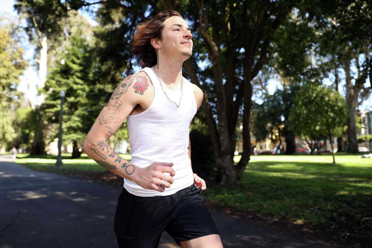 Bay to Breakers reverses course, provides award for nonbinary runners