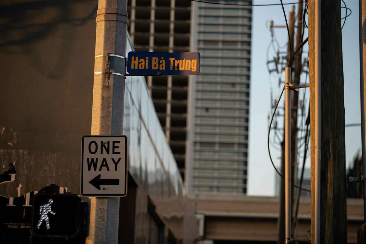 The story behind Houston's Chinese and Vietnamese street signs