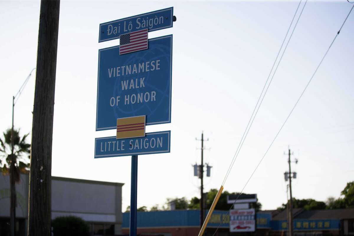 The story behind Houston's Chinese and Vietnamese street signs