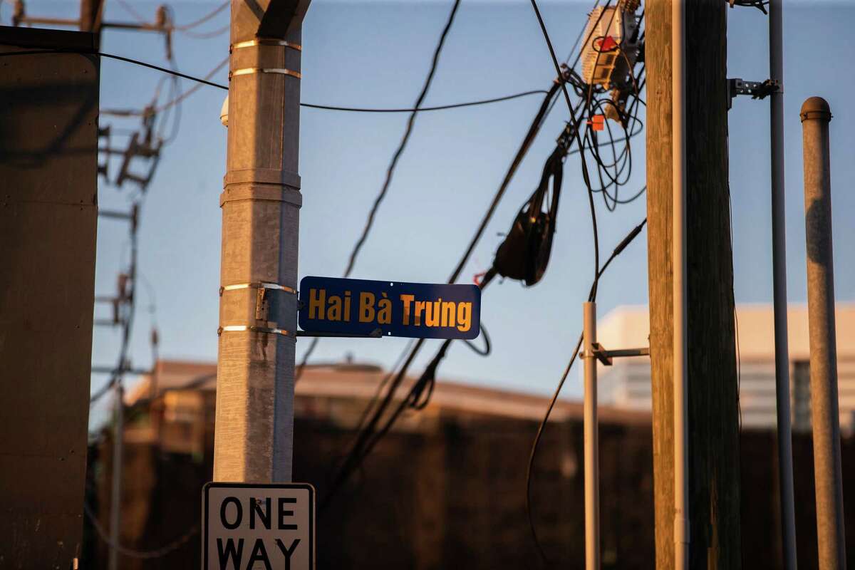 The story behind Houston's Chinese and Vietnamese street signs