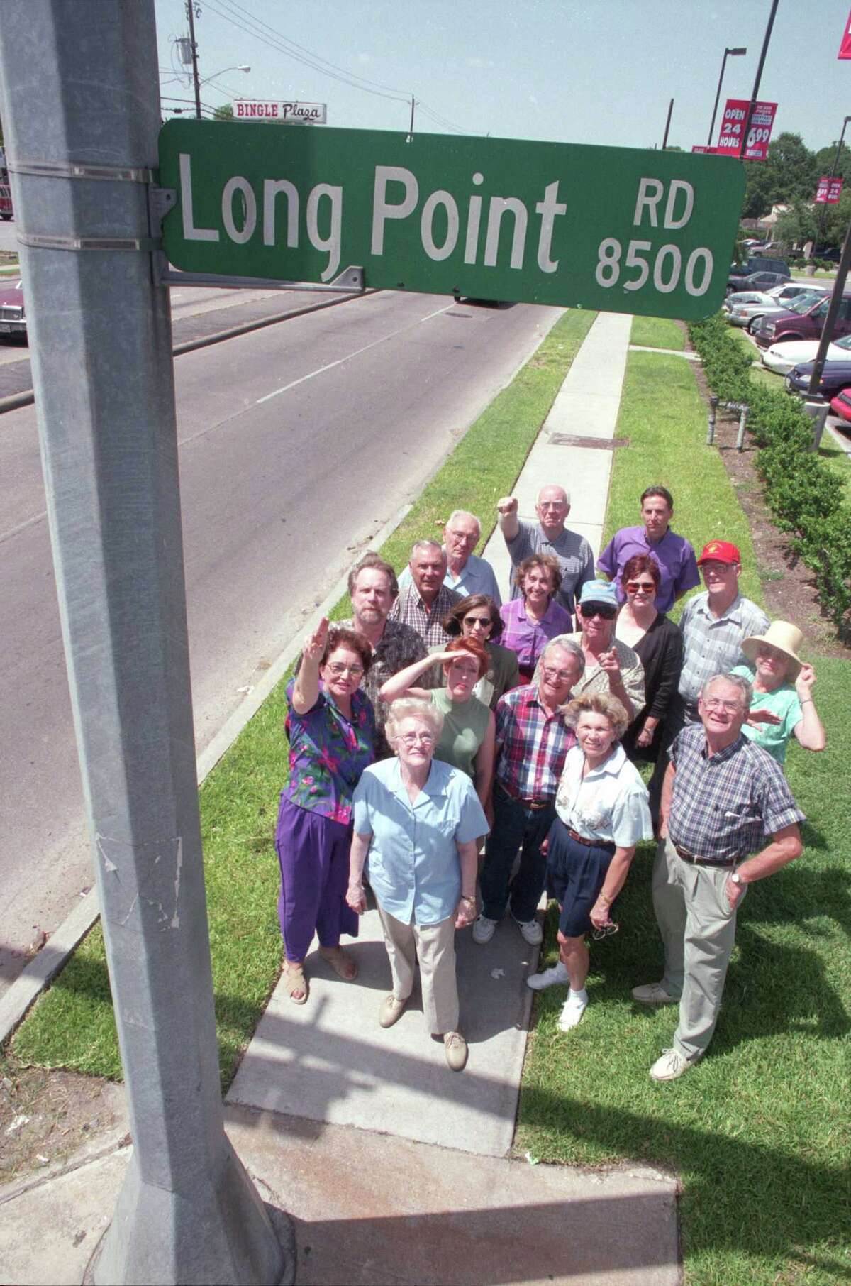The story behind Houston's Chinese and Vietnamese street signs