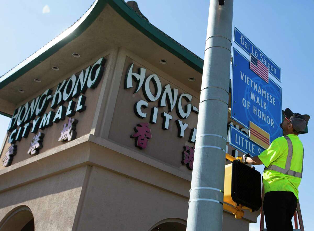 The story behind Houston's Chinese and Vietnamese street signs