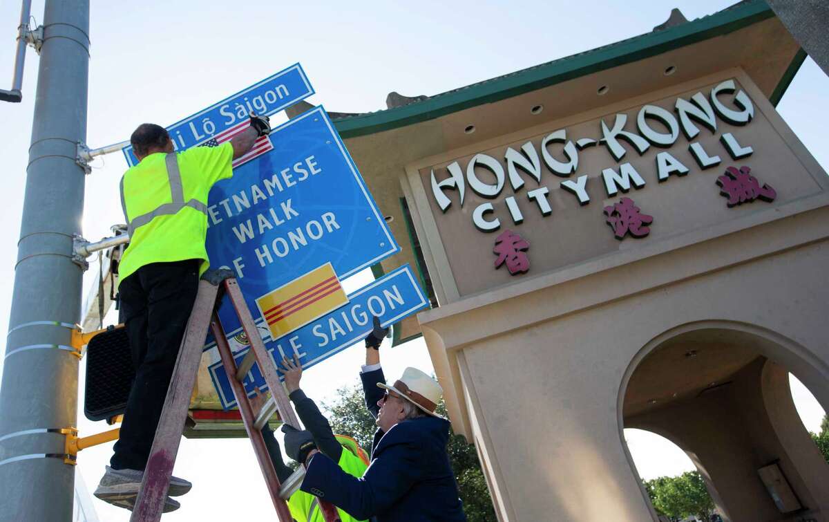The story behind Houston's Chinese and Vietnamese street signs