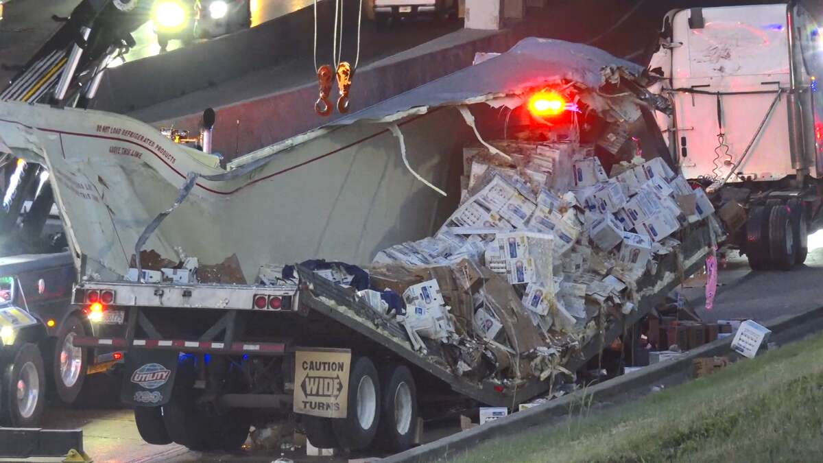 Highway scramble: 18-wheeler hauling 30,000 pounds of eggs crashes on ...