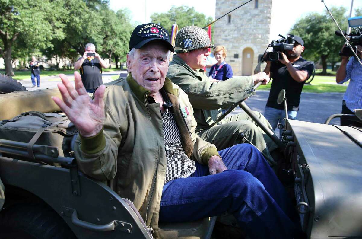 D-Day veteran gets medals — decades later — at San Antonio’s Fort Sam ...