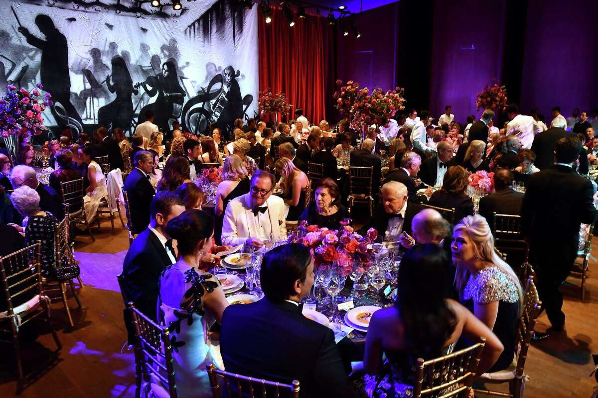 Robert Duff, father of Hilary and Haylie Duff, chairs Houston Symphony’s $650K wine dinner