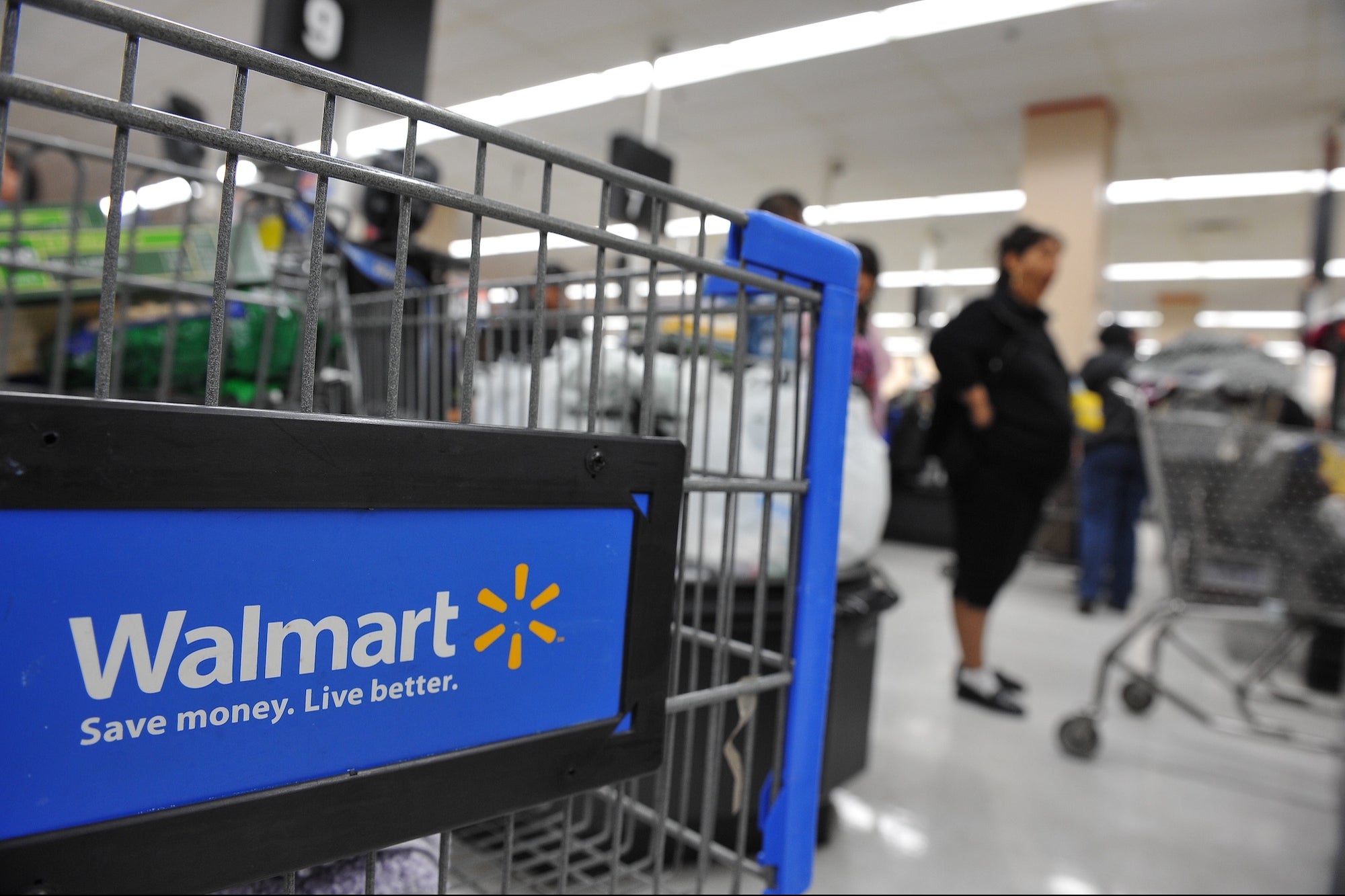 Walmart Targets College Students With Promise of $200,000 Salaries as ...