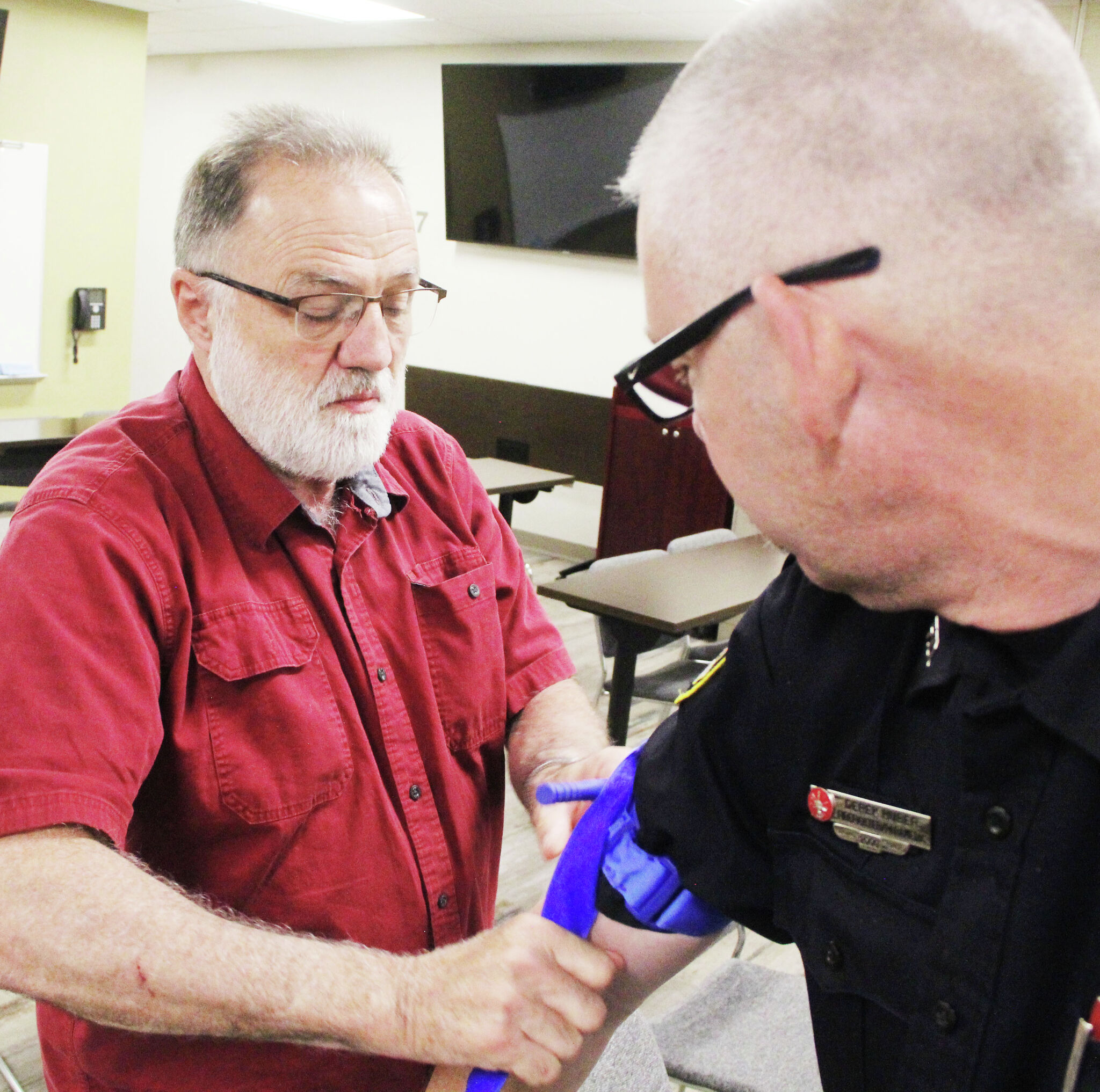 Edwardsville firefighter gives "Stop the Bleed" lessons