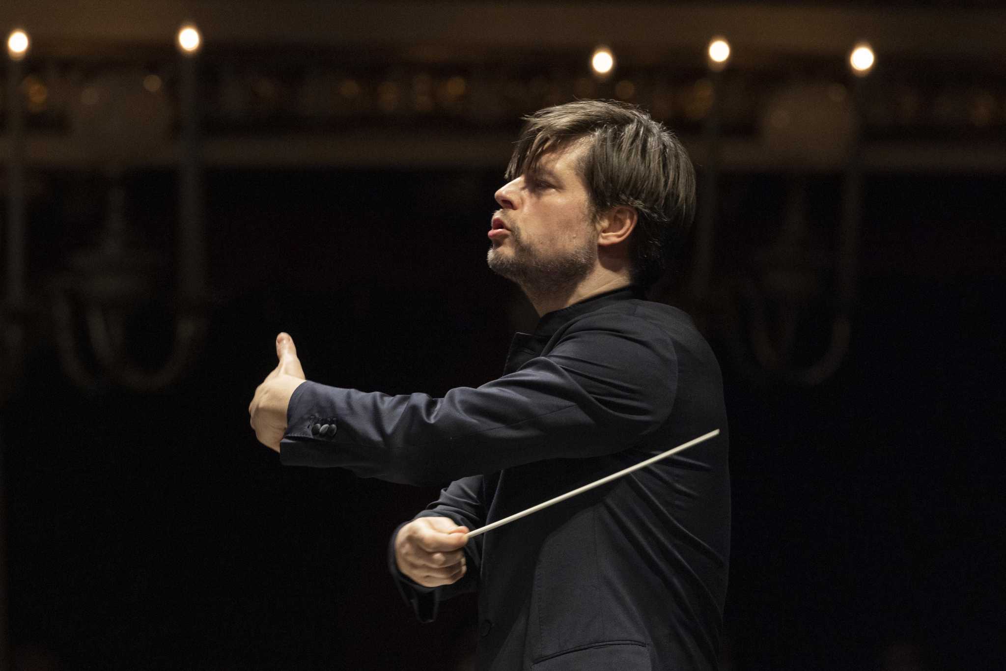 New Houston Symphony director Juraj Valcuha makes himself at home in ...