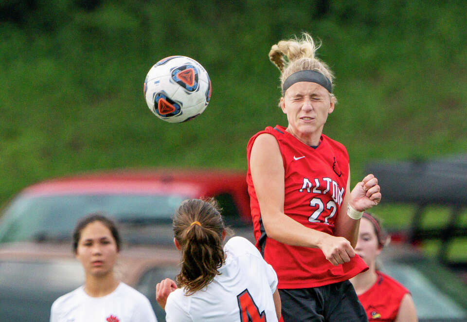 Lily Freer commits to play soccer at Stanford University