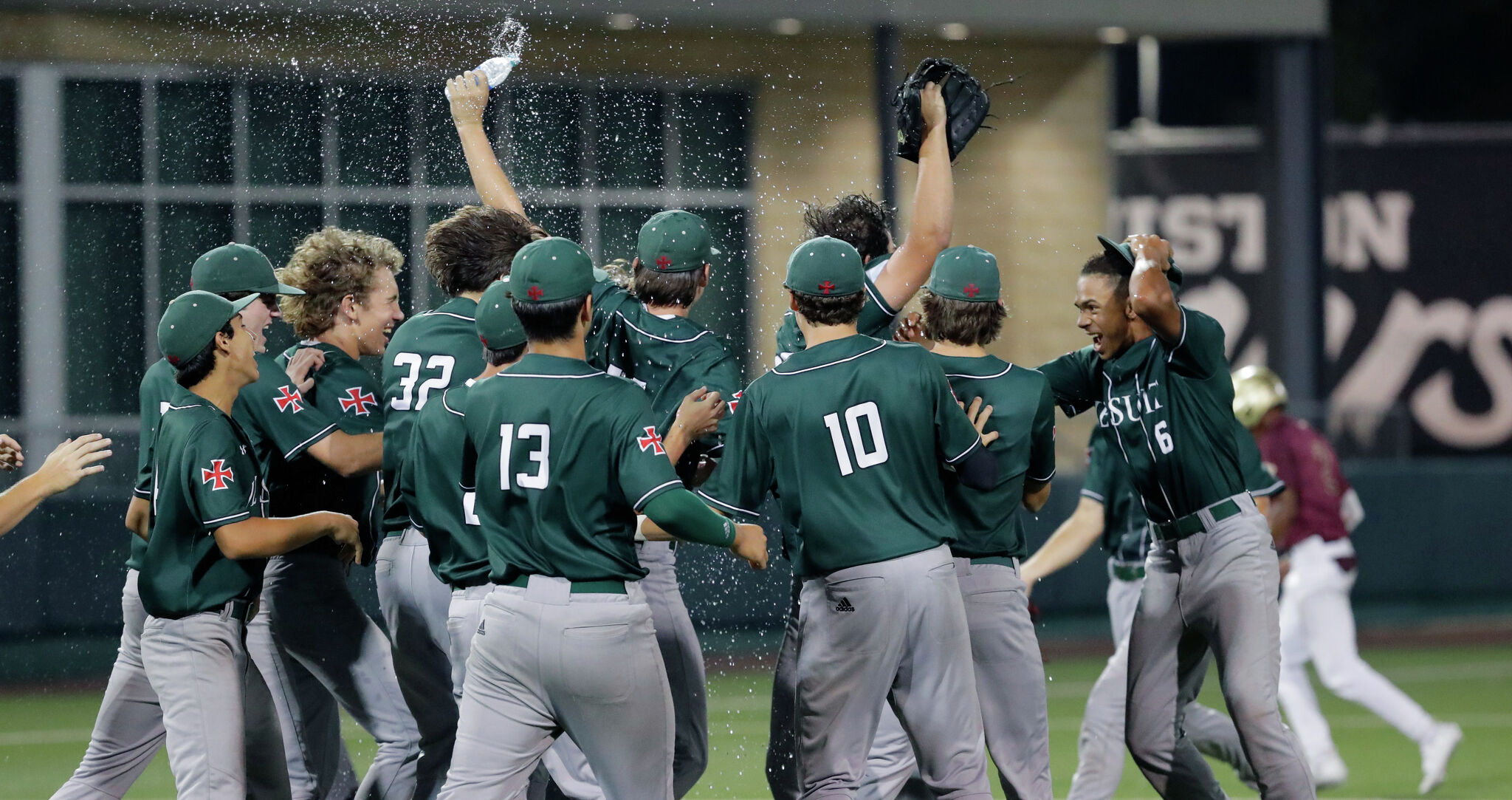 Strake Jesuit advances in high school baseball playoffs