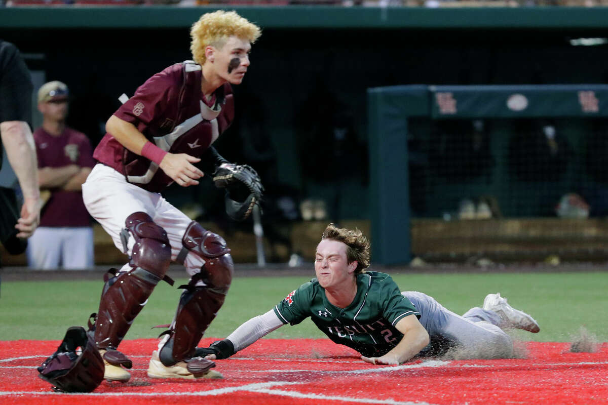 Strake Jesuit advances in high school baseball playoffs