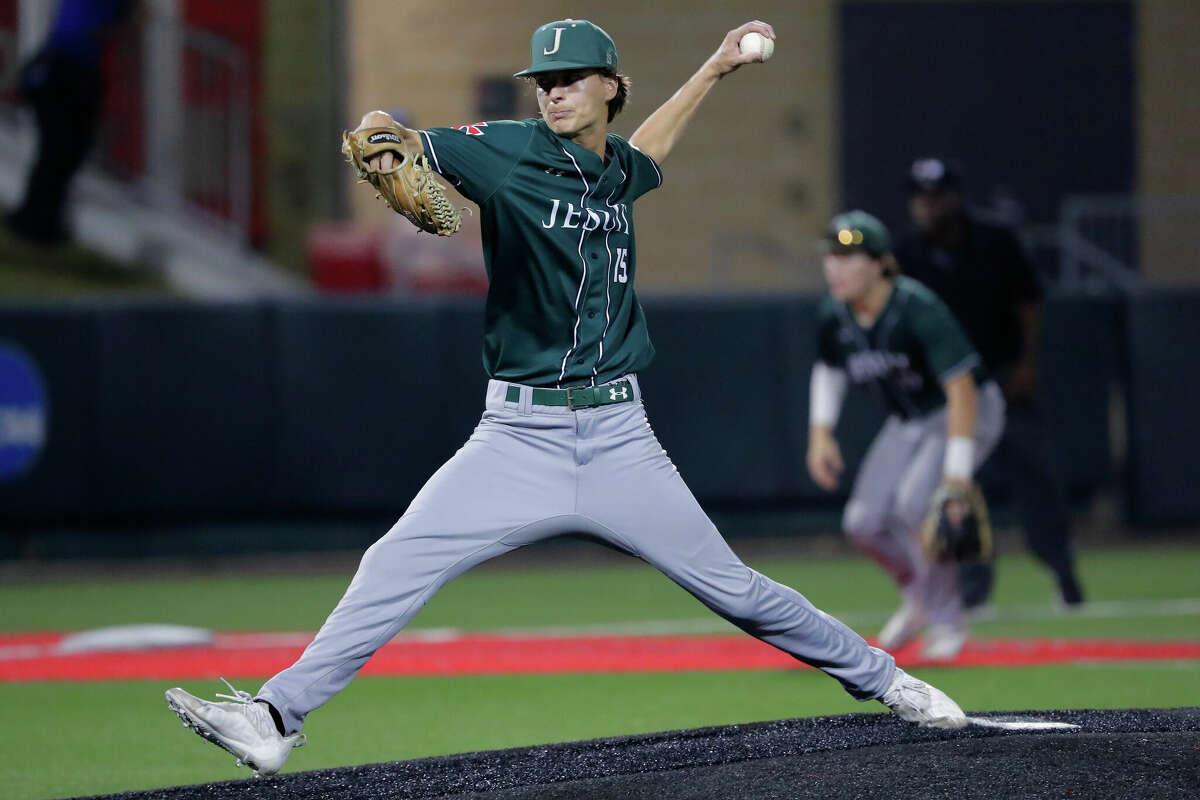 Strake Jesuit advances in high school baseball playoffs