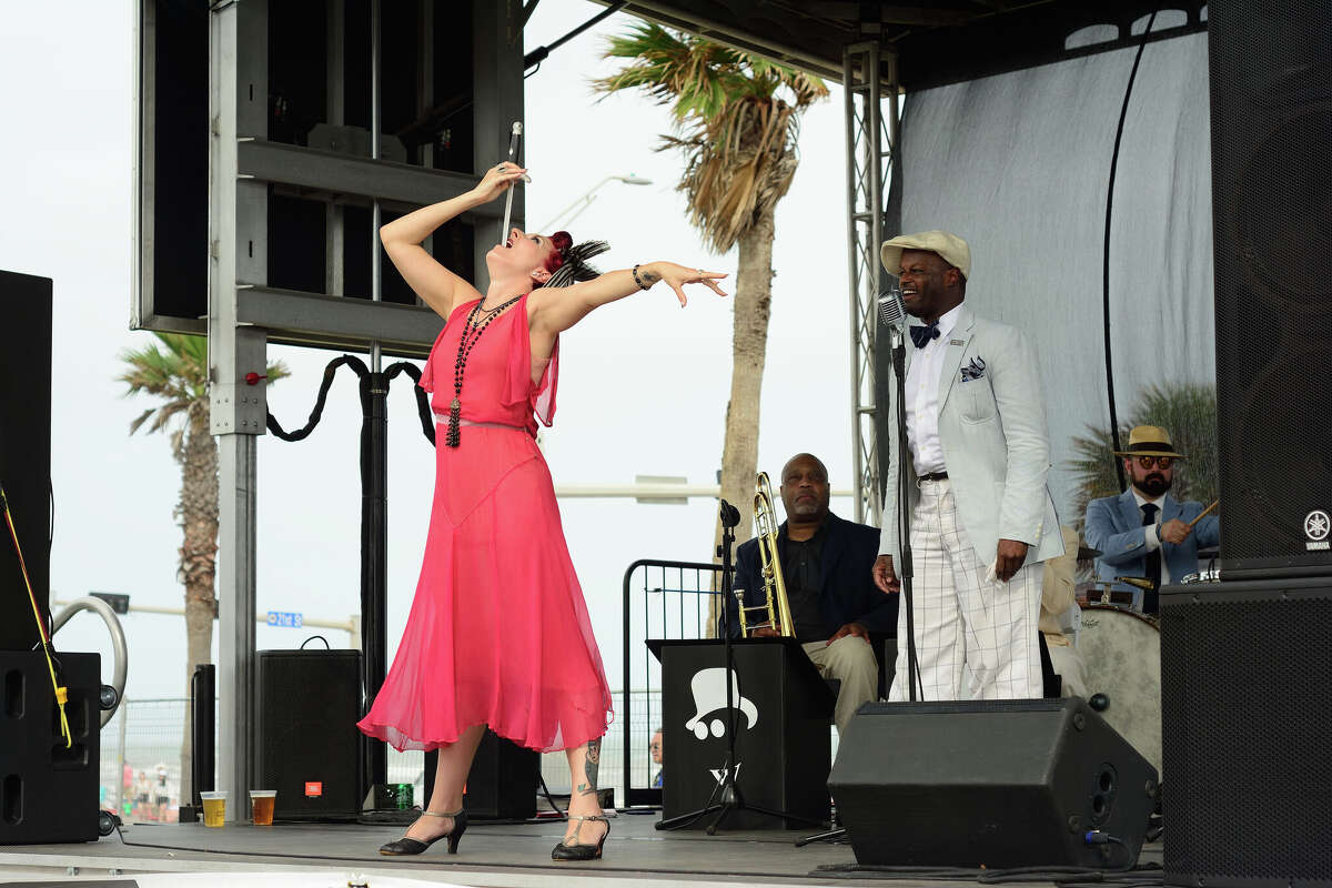 Galveston Island Beach Revue brings back vintage bathing suits