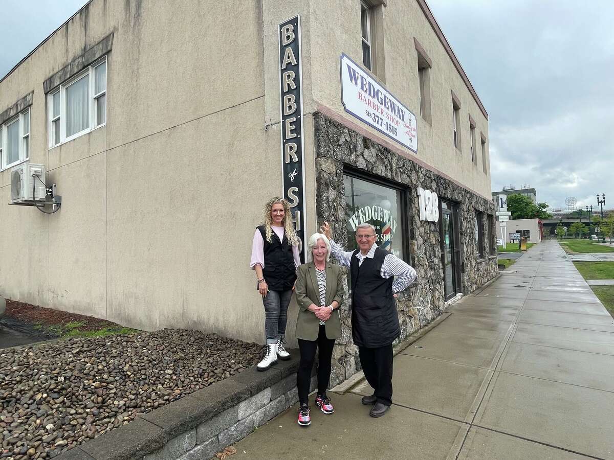 Self-proclaimed New York's oldest barbershop, Schenectady's Wedgeway ...