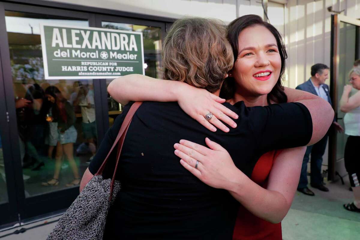 Army vet Alexandra del Moral Mealer wins GOP nomination to face Harris ...