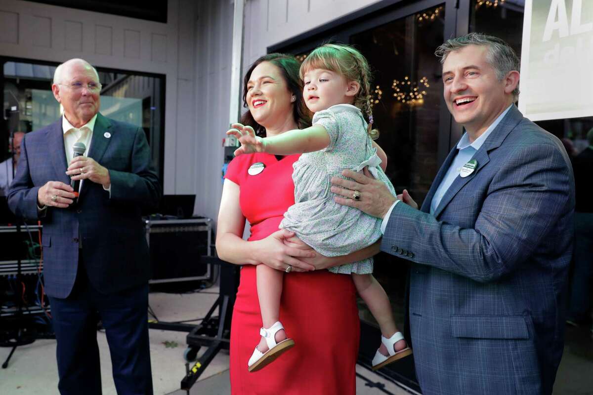 Army vet Alexandra del Moral Mealer wins GOP nomination to face Harris ...