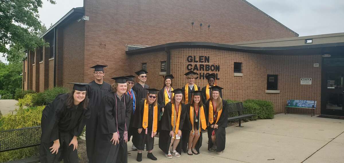 Edwardsville High School seniors visit primary schools for senior clap ...