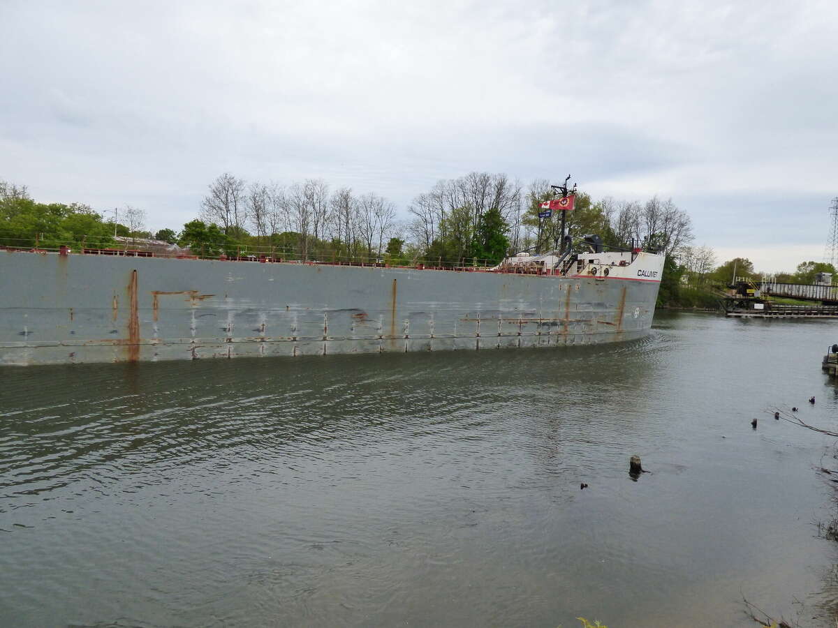 Calumet arrives at Manistee harbor