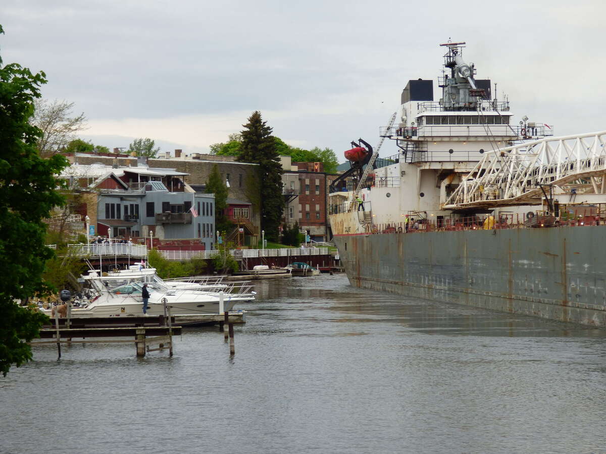 Calumet arrives at Manistee harbor
