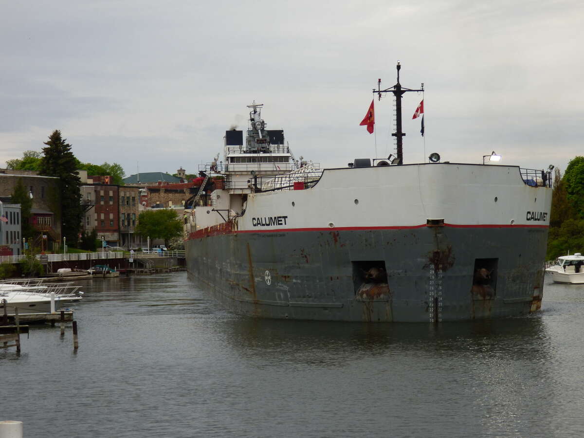 Calumet arrives at Manistee harbor