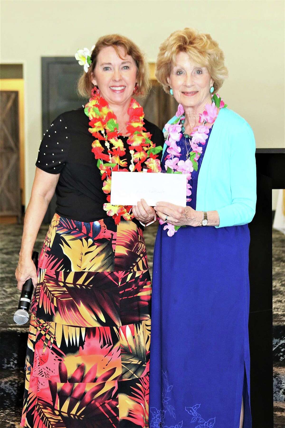 ‘Hi Neighbor’ members hula into the summer