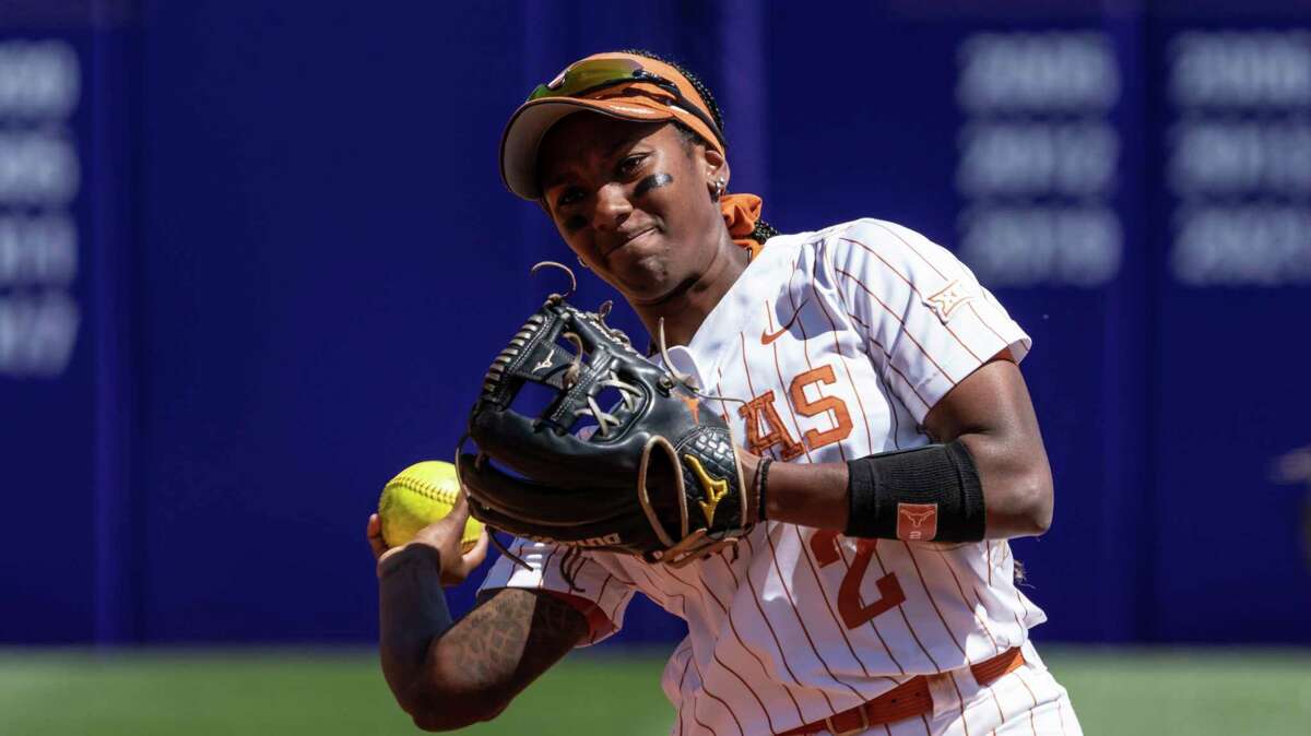 Texas Longhorns rally past the Arkansas Razorbacks to force Game 3 in ...
