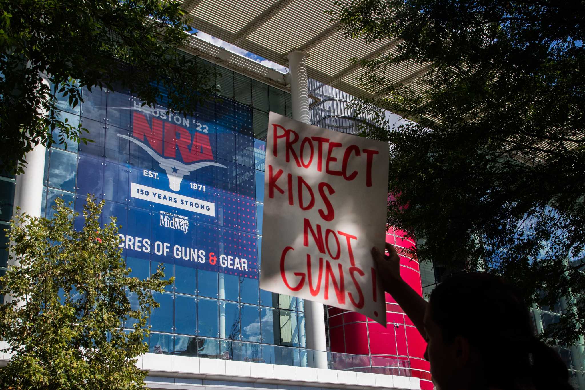 Houston's NRA convention: A handful of protesters on final day