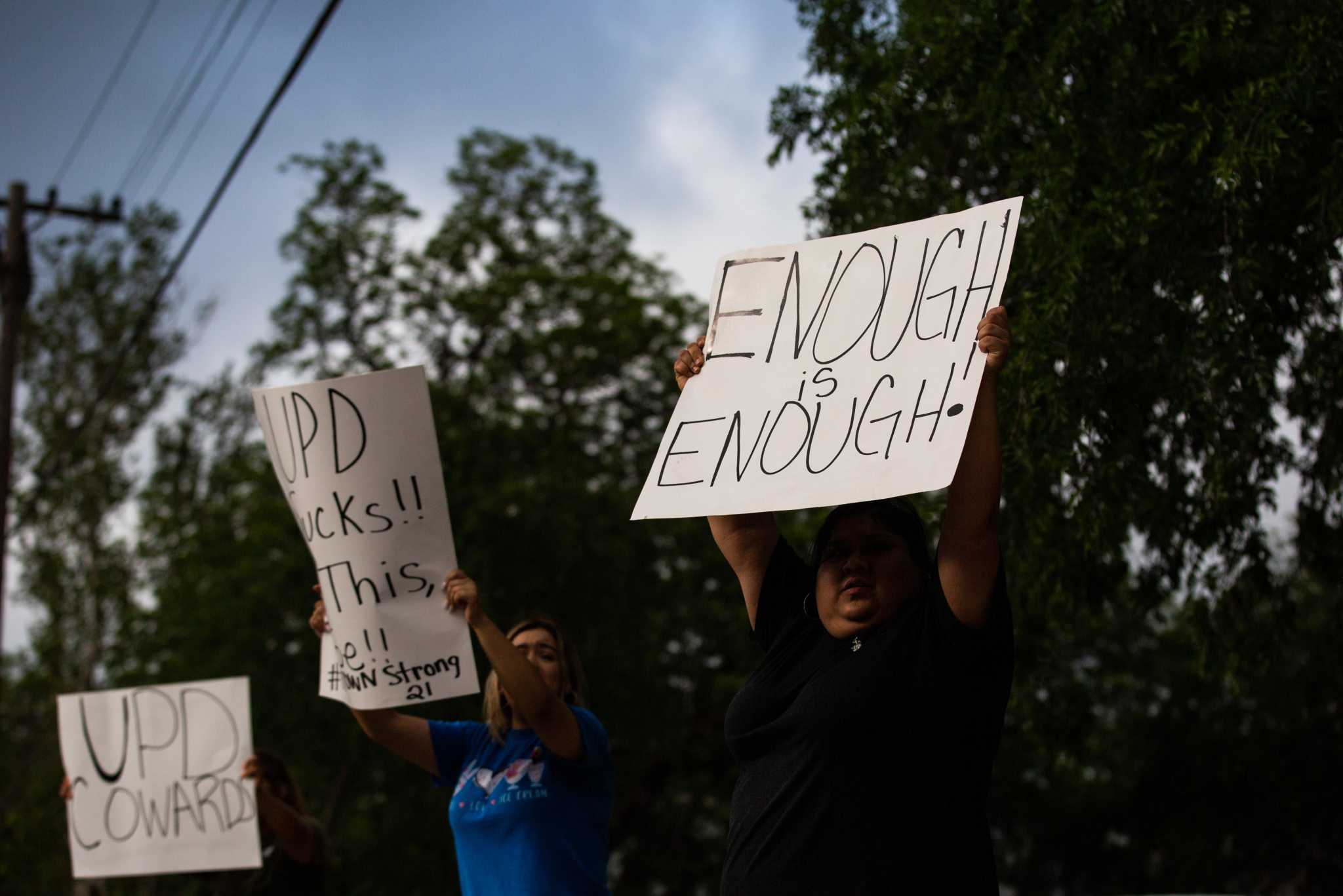 Uvalde school shooting: Gun control debate in Texas