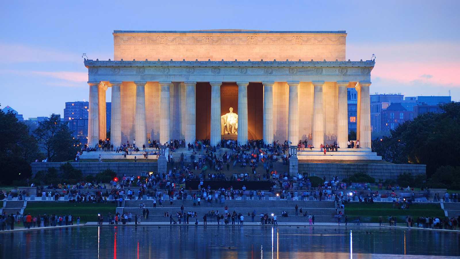 Lincoln Memorial's 100th anniversary: A symbol of hope in troubled times