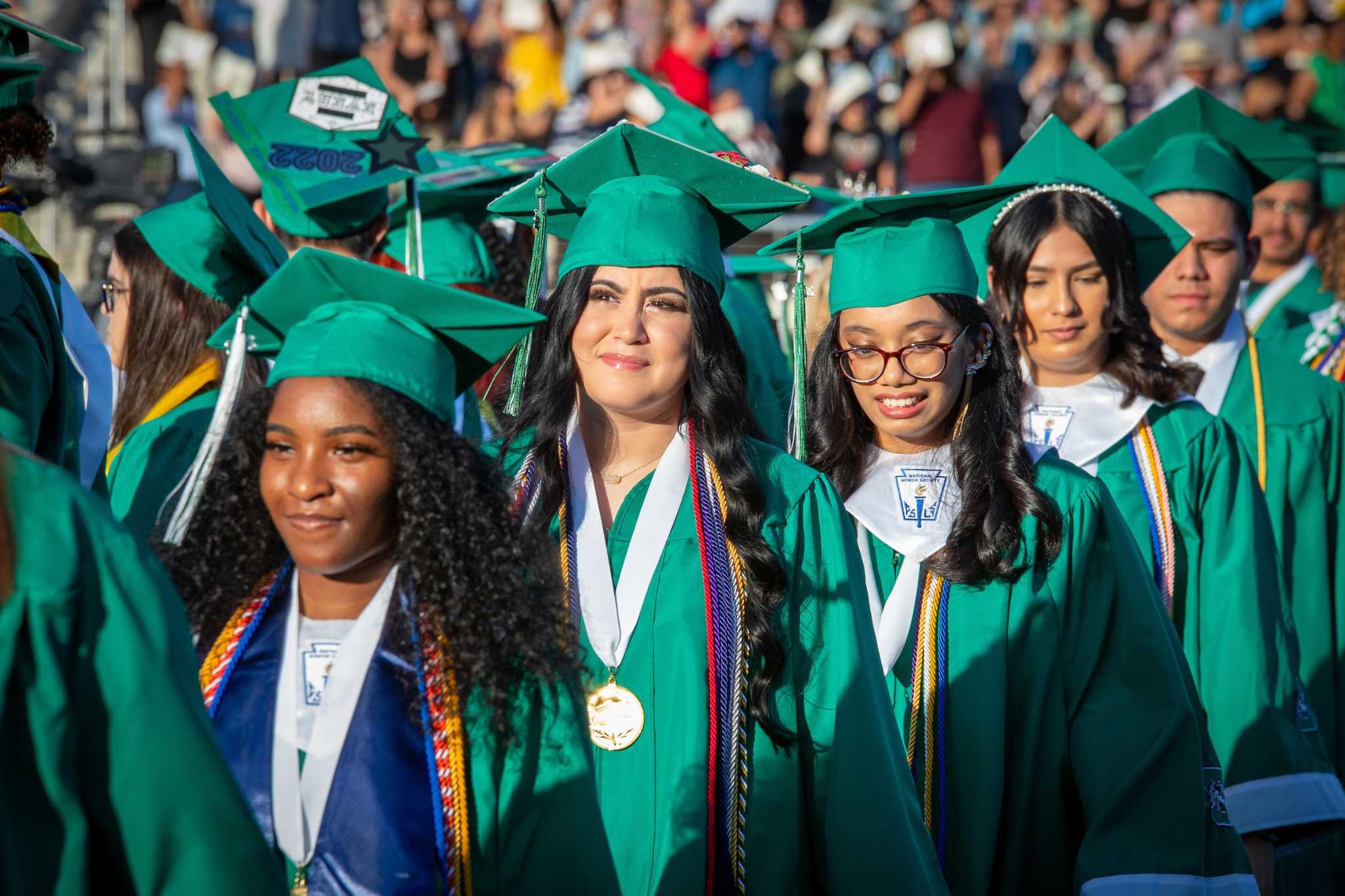 Nonprofit expands to offer free college advising to Houston students