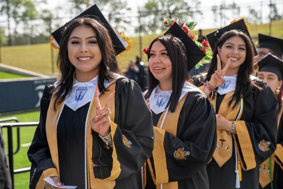 Over 2,000 Spring ISD students graduate at Planet Ford Stadium