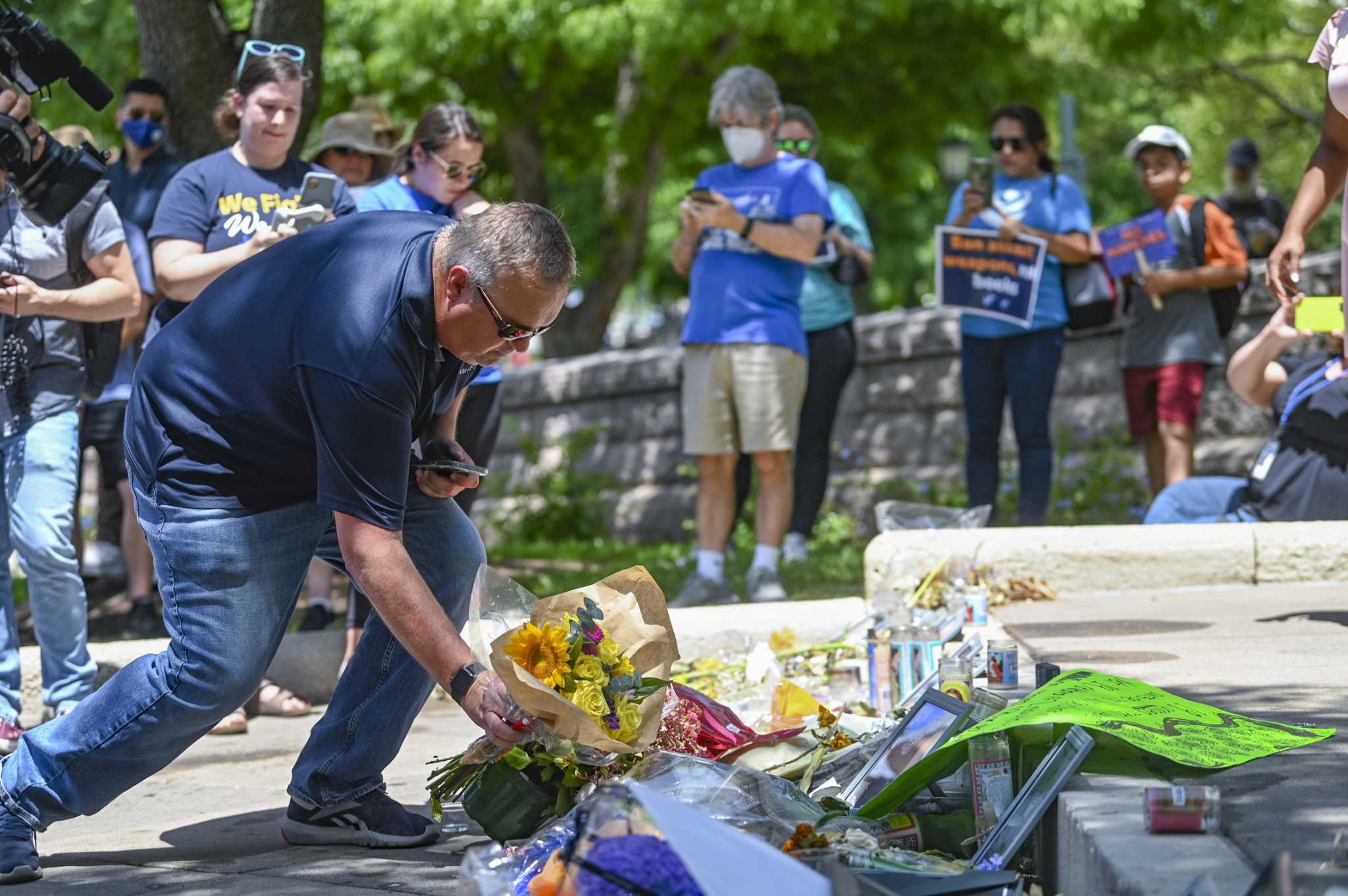 Texas teachers protest Ted Cruz’s response to Uvalde massacre