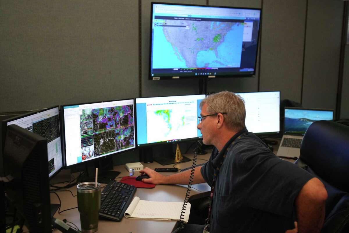 Hurricane season starts June 1. Here’s how Houston meteorologists are ...