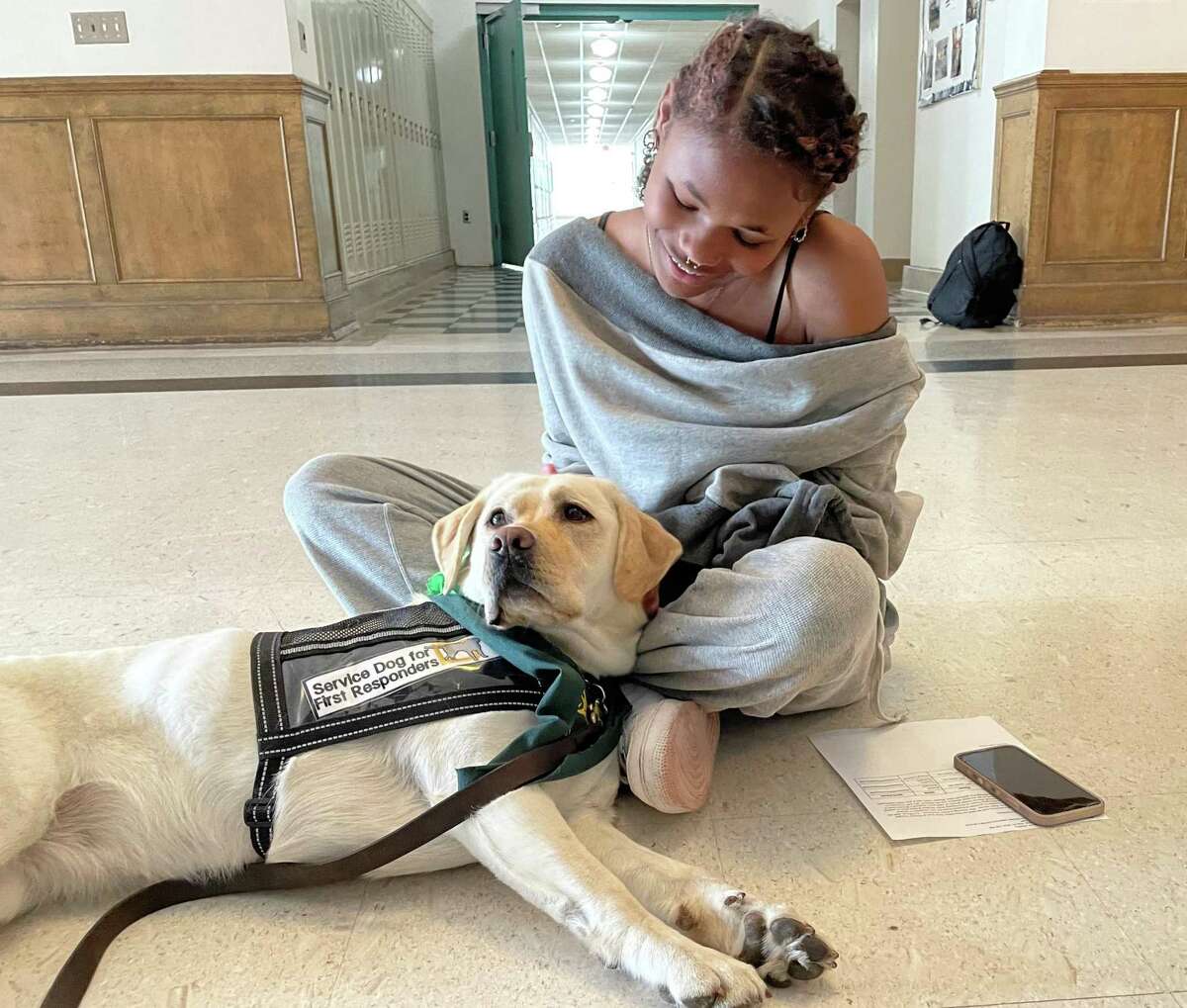 In wake of student deaths, Heidi the yellow lab brings comfort to ...