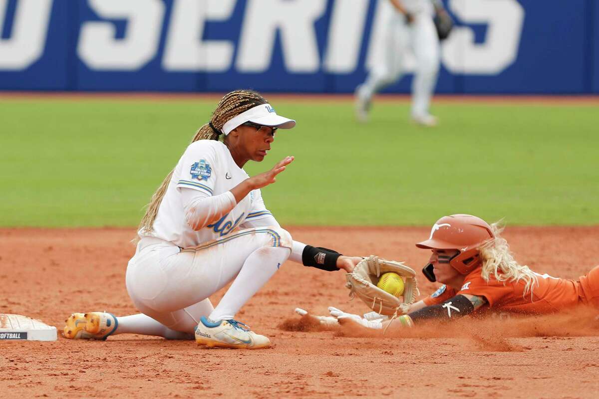 Texas Longhorns top UCLA Bruins in Women's College World Series opener